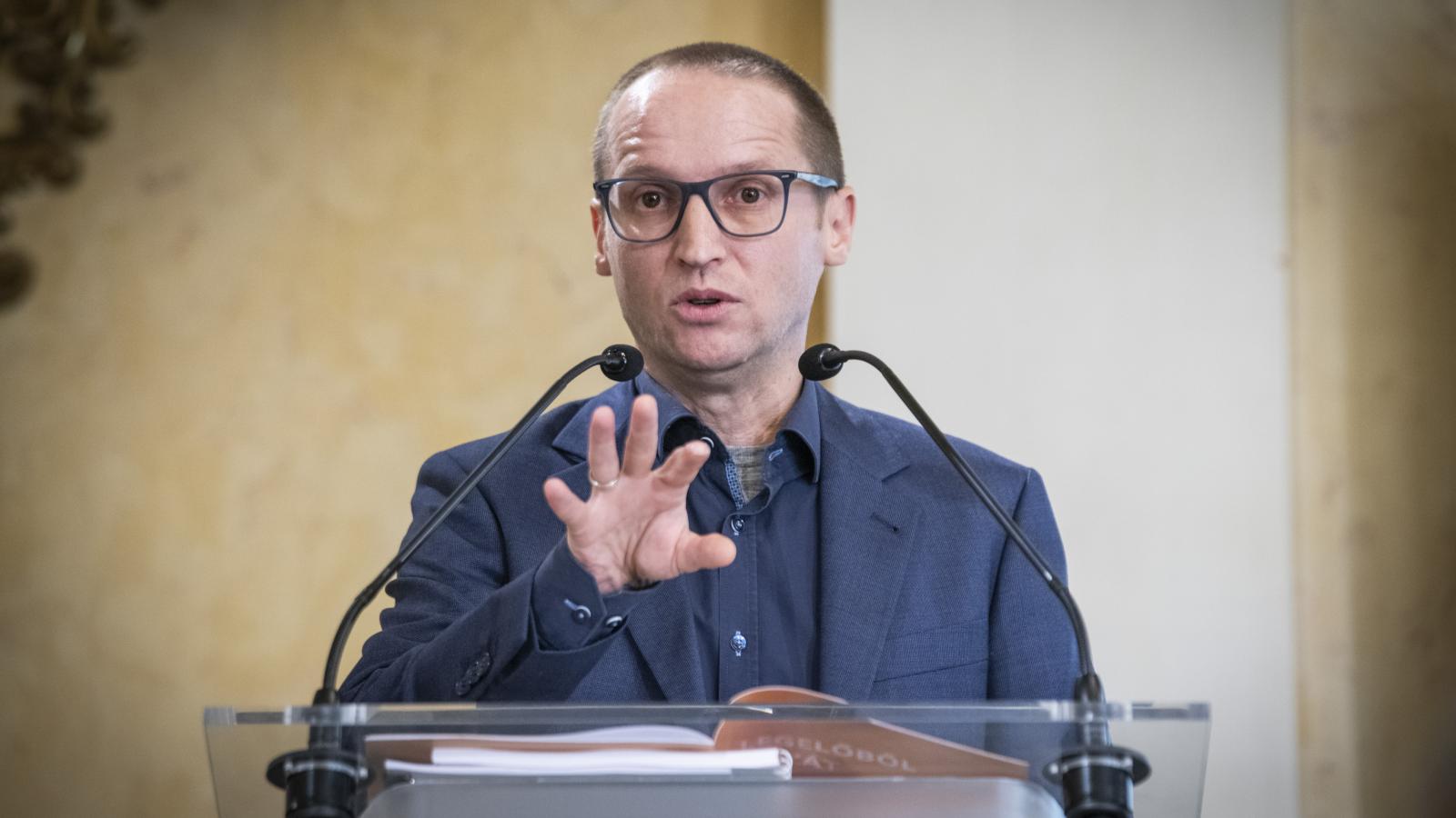 Demeter Szilárd elismerte, hogy a közmédiában volt cenzúra, e-maileken ...